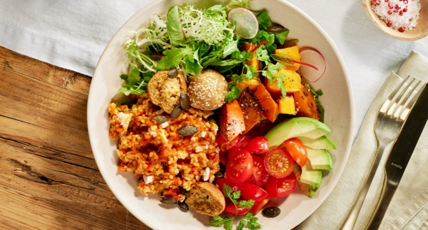 Bulgur Buddha Bowl mit Falafel und Ajvar