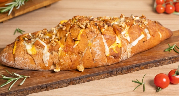 Pan relleno de mojo y queso