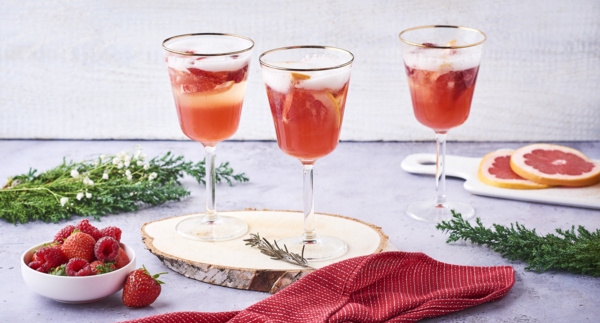 Cocktail de champagne au sirop de fruits rouges et pamplemousse