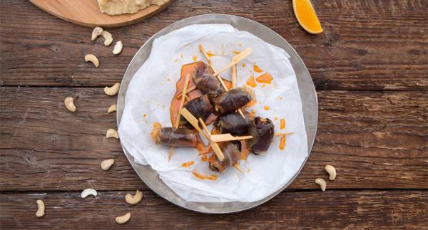 Vendégváró töltött datolya házi chiliolajjal