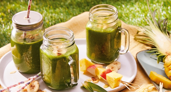 Ananasu, spinātu, banānu un medus smūtijs