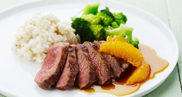 Eendenborst met sinaasappel-portosaus en risotto