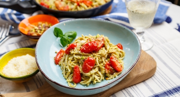 Spaghete cu pesto si rosii cherry