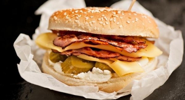 Sandvici cu sunca si cascaval