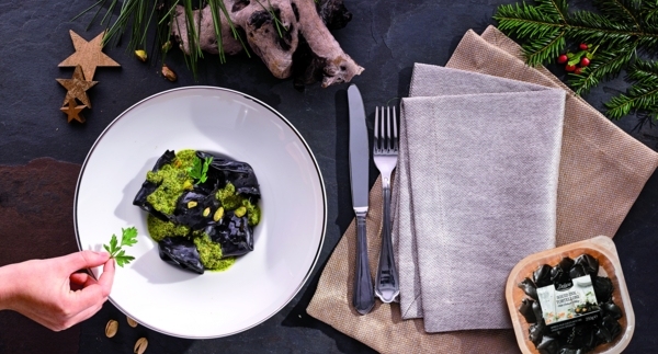 Tortelloni cu somon și pesto de pătrunjel