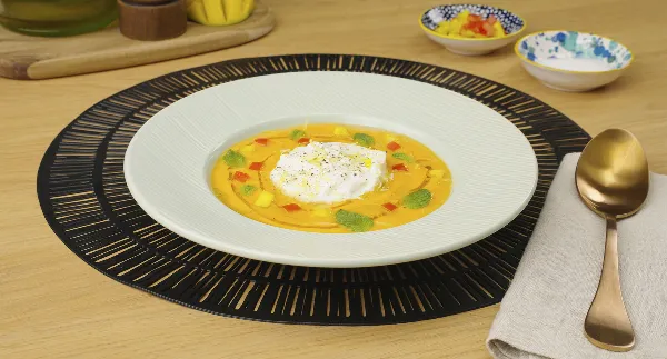 Crema fría de manga y tomate