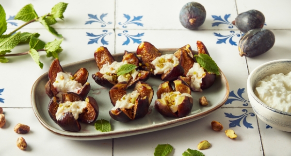 Figues rôties à la faisselle et aux pistaches