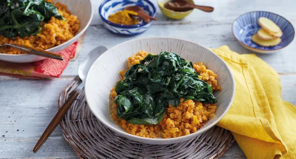 Rode linzen met kokosspinazie