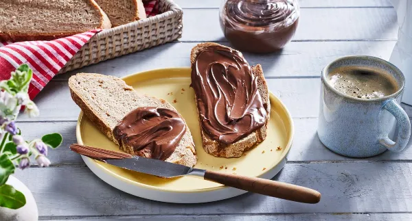 Belegde broden met hazelnootpasta