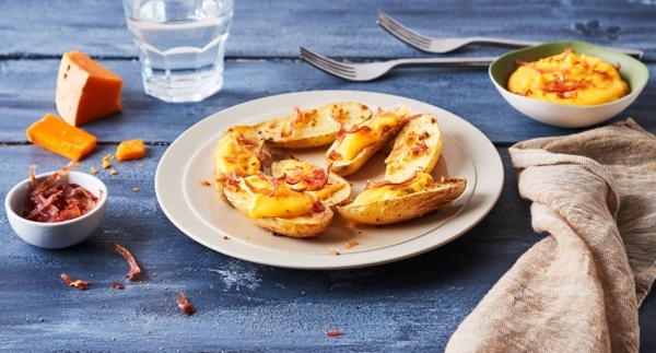 Pommes de terre grenaille rôties et dip bacon mimolette